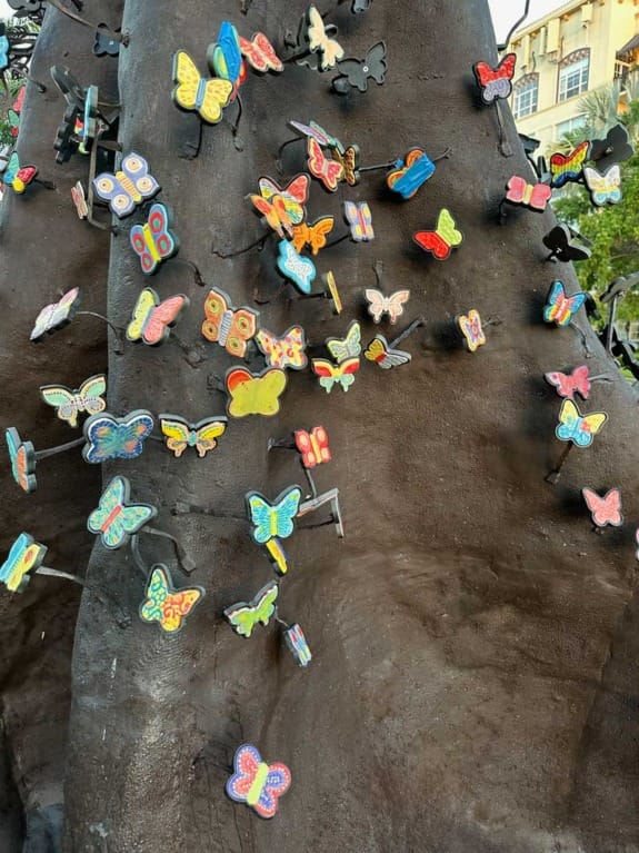 This Holocaust Memorial by Artist Bruce Gendelman Is a Powerful Tribute ...