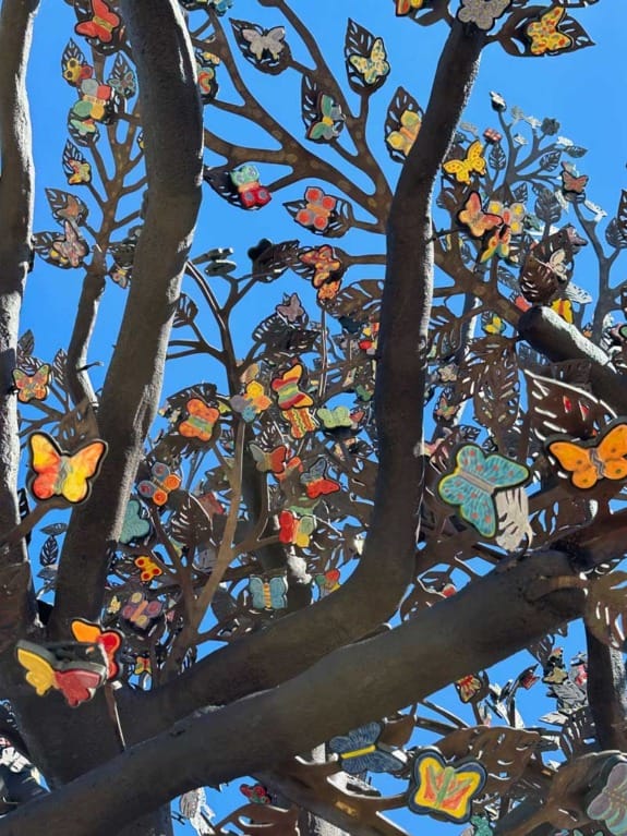 This Holocaust Memorial by Artist Bruce Gendelman Is a Powerful Tribute ...