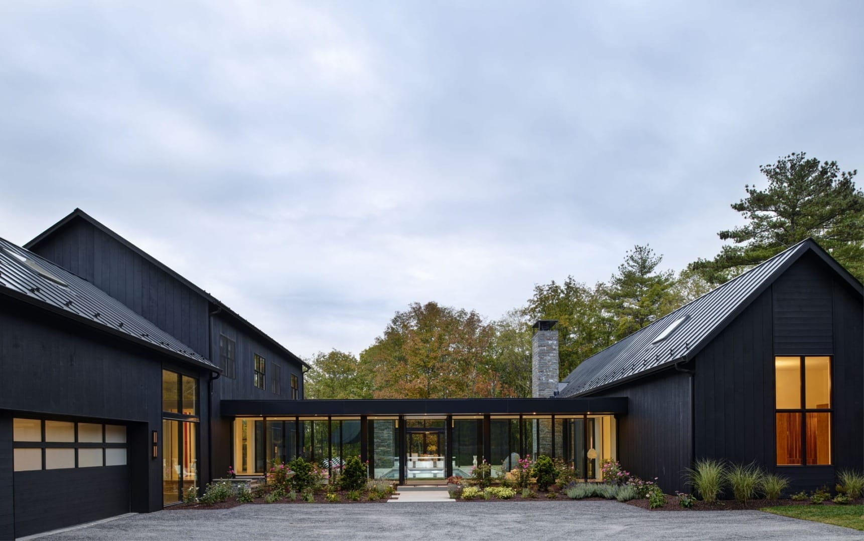Fawn Galli’s Bold Interiors Create an Unexpected Upstate Backdrop for a ...
