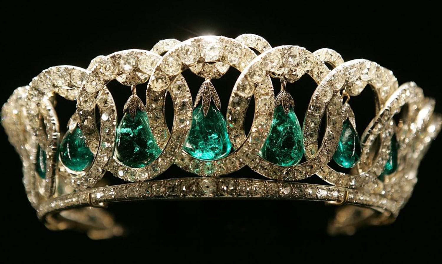 10 of the World’s Most Famous Emerald Jewels - Galerie Magazine