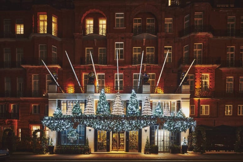 9 of the Most Extraordinary Christmas Displays Around the World ...