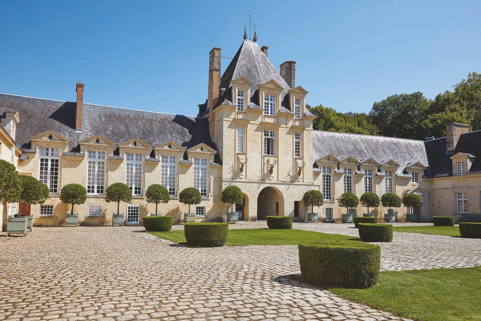 Hubert de Givenchy’s Remarkable Collection of Art and Design Achieves ...