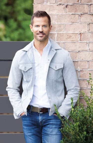 Ray Booth Designs a Room Around an Entrancing Anish Kapoor Mirror ...