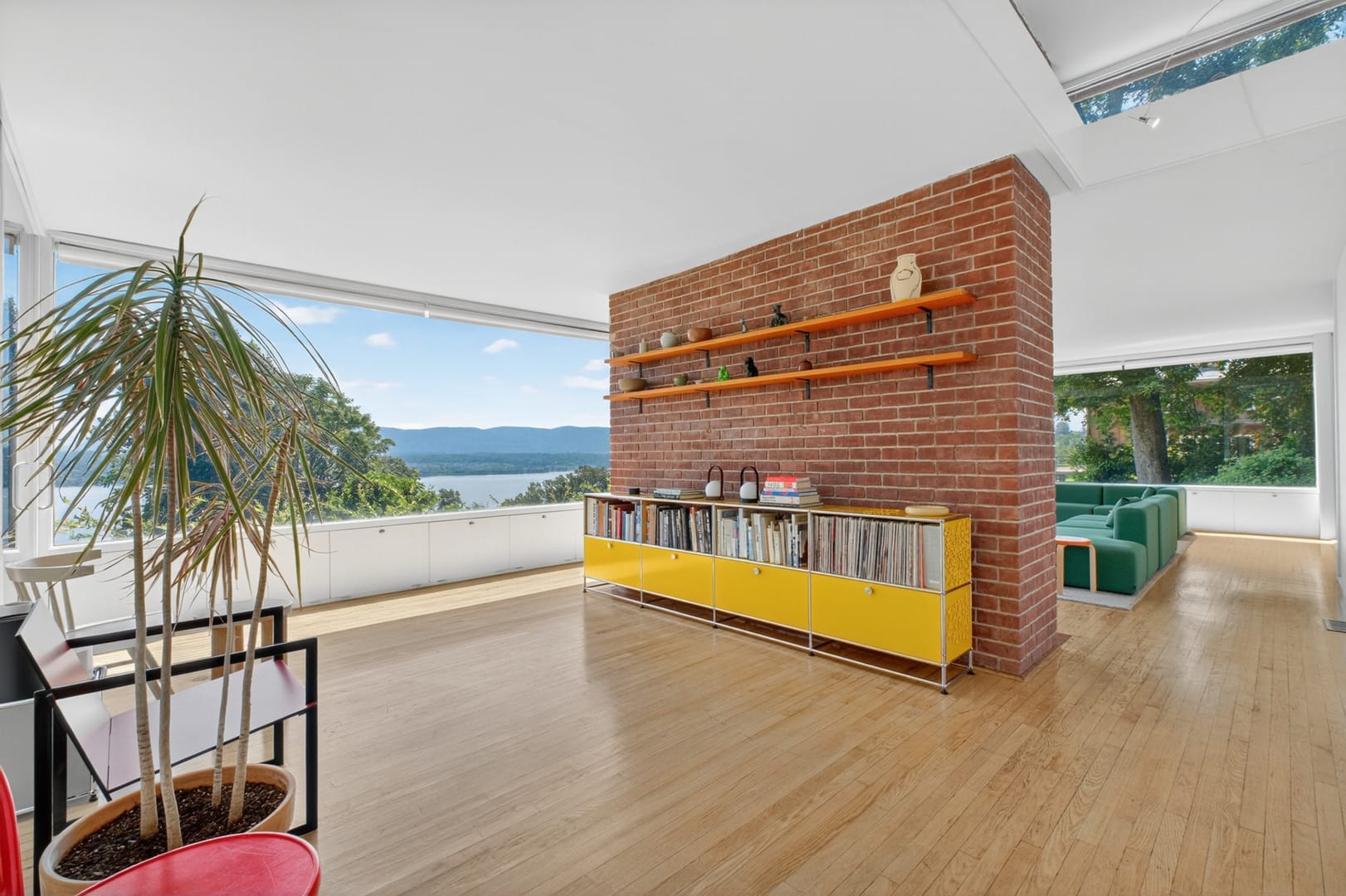 Philip Johnson’s Wolfhouse, Built the Same Year as the Glass House, Is ...
