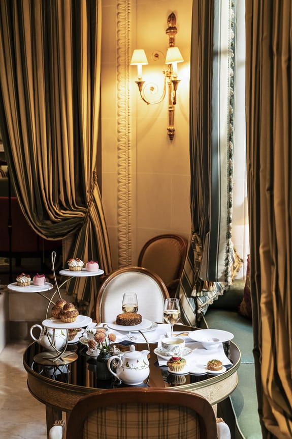 10 of the Most Festive Afternoon Tea Services to Celebrate the Holidays ...